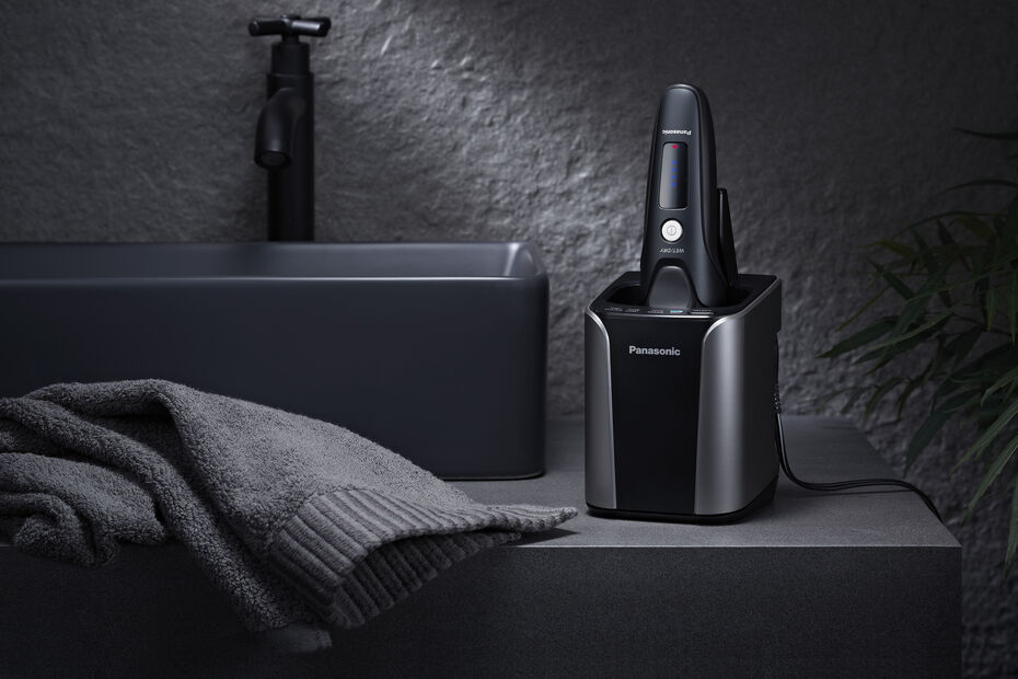 Panasonic | Multi-Flex 5-Blade Electric Shaver with Clean & Charge ...